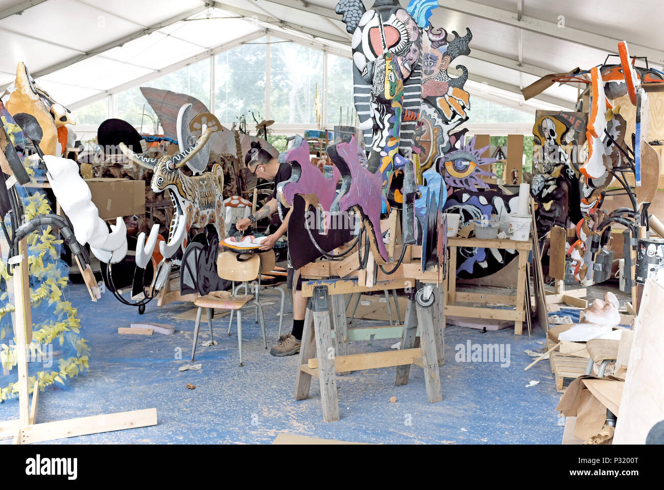 Creating circle hi-res stock photography and images - Alamy