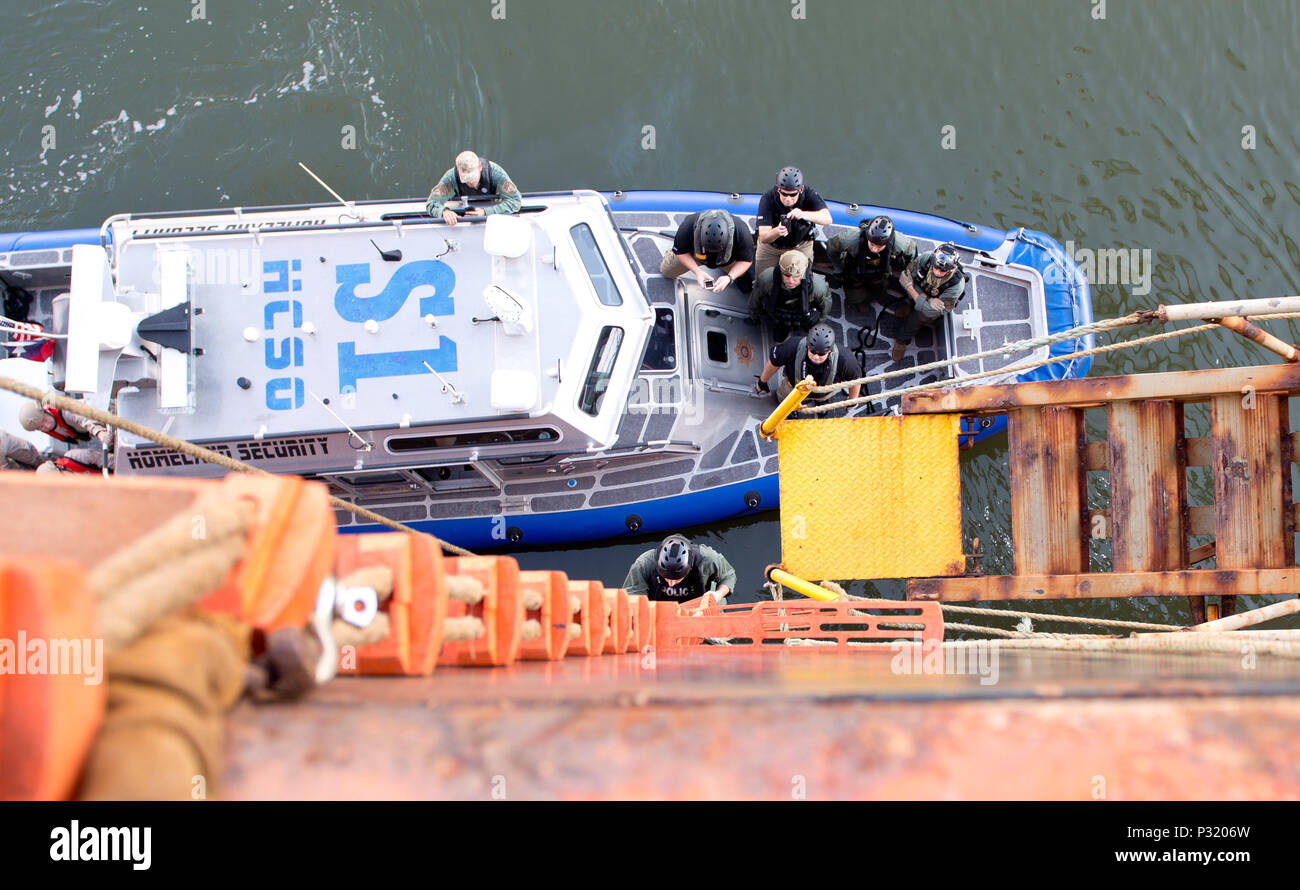 Sheriffs boat hi-res stock photography and images - Alamy