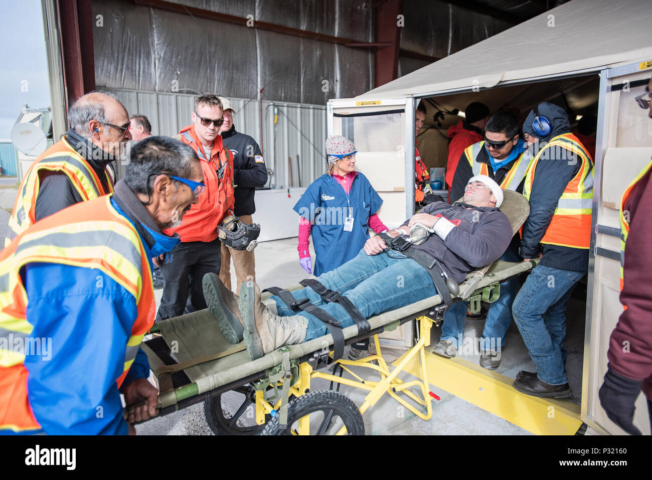 Canadian airport search hi-res stock photography and images - Alamy
