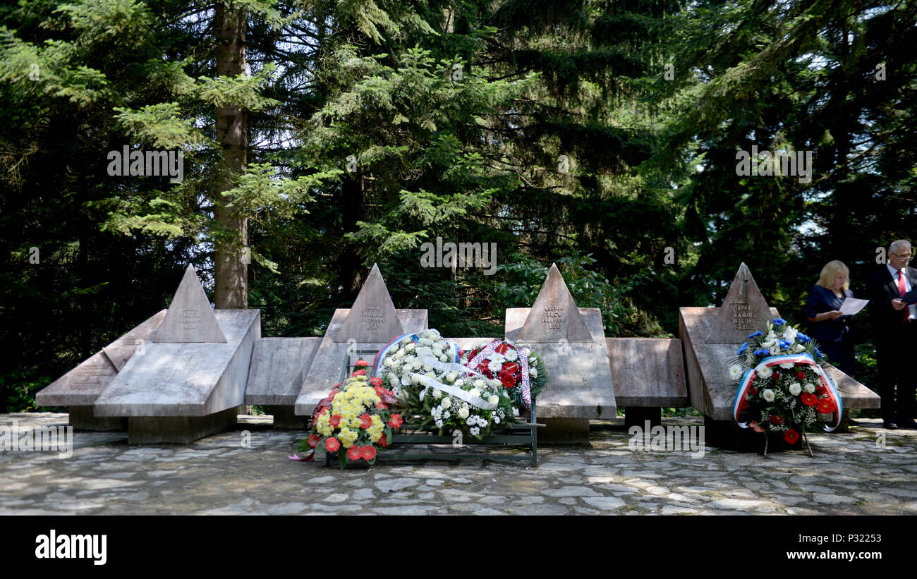 Nato bosnia 1995 hi-res stock photography and images - Alamy