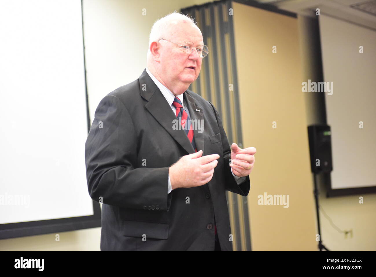 Former director central hi-res stock photography and images - Alamy