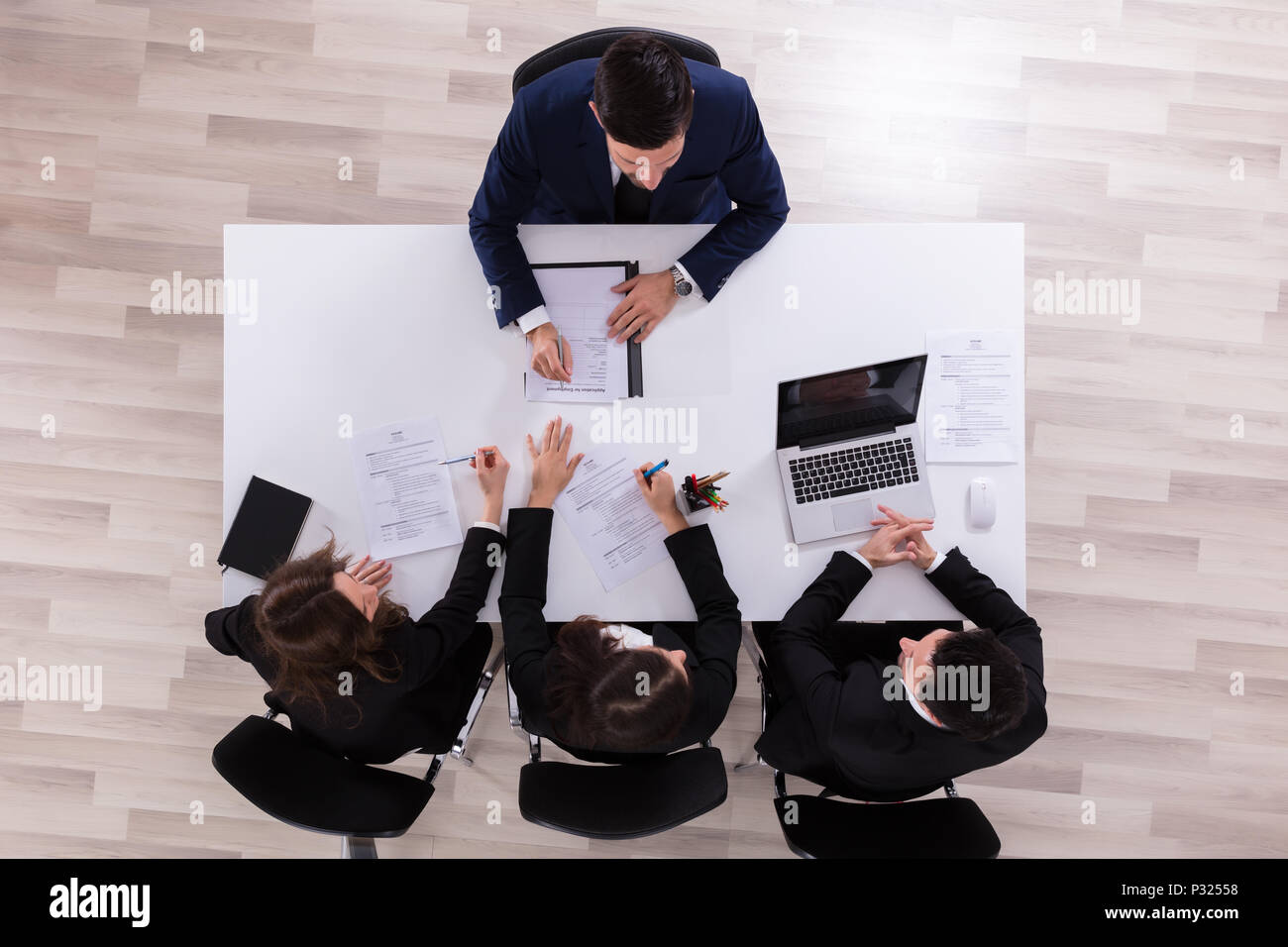 Recruiting suit hi-res stock photography and images - Alamy