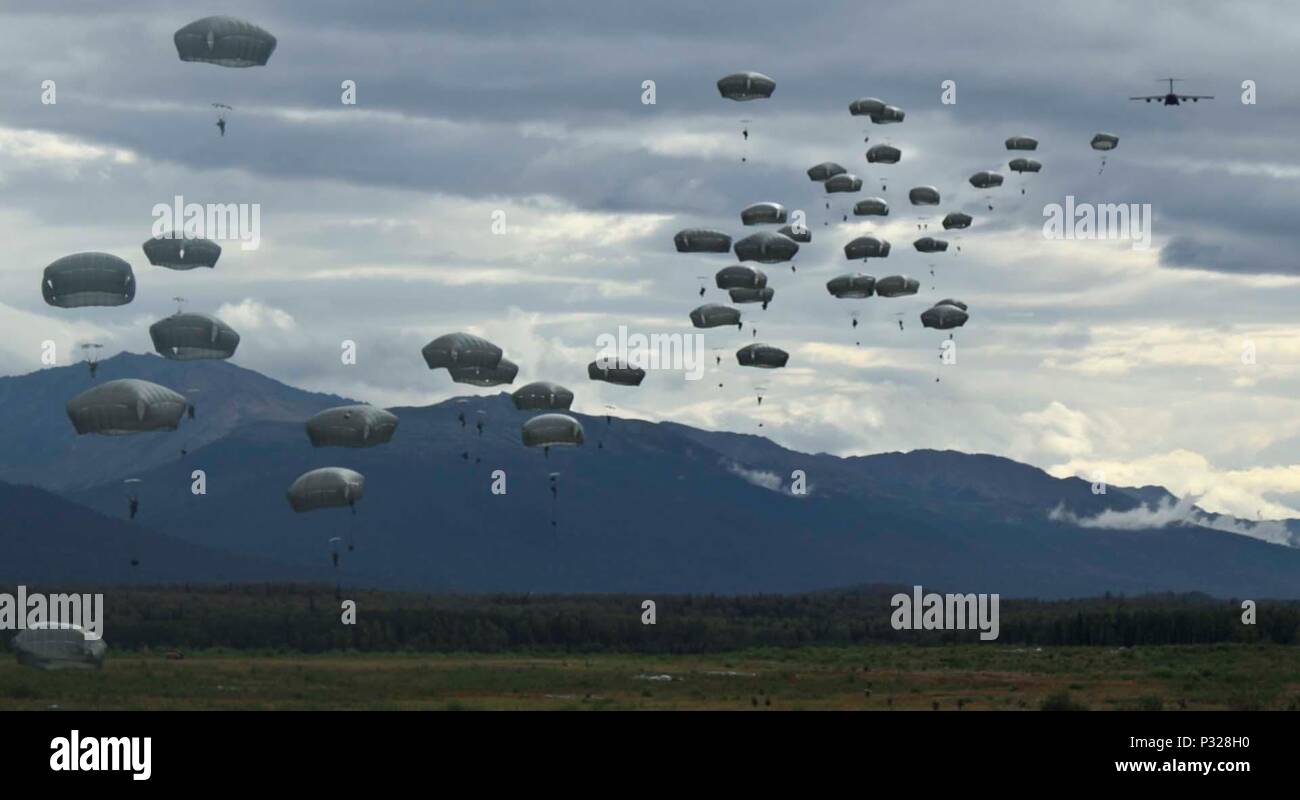 Malamute drop zone hi-res stock photography and images - Alamy