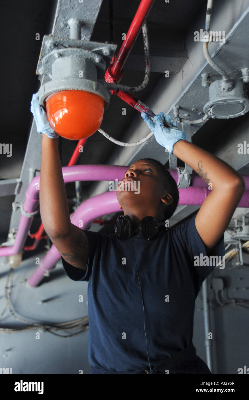 160819-N-KC543-081 ATLTANTIC OCEAN (Aug. 19, 2016) Seaman Candyce ...