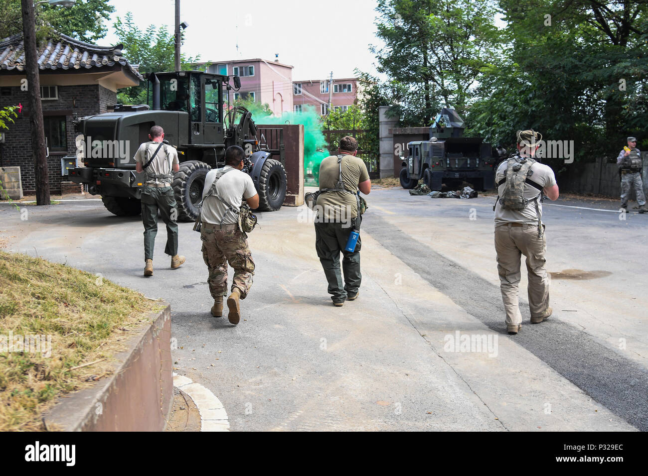 Soldiers from the 1st Cavalry Division acting as simulated opposing ...