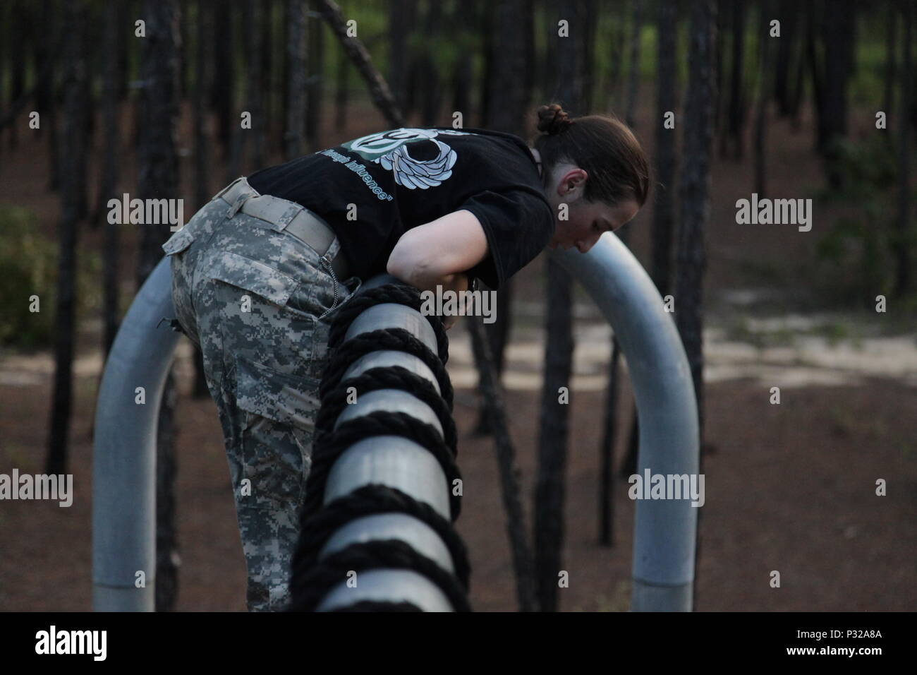 Female soldier obstacle course hi-res stock photography and images - Alamy
