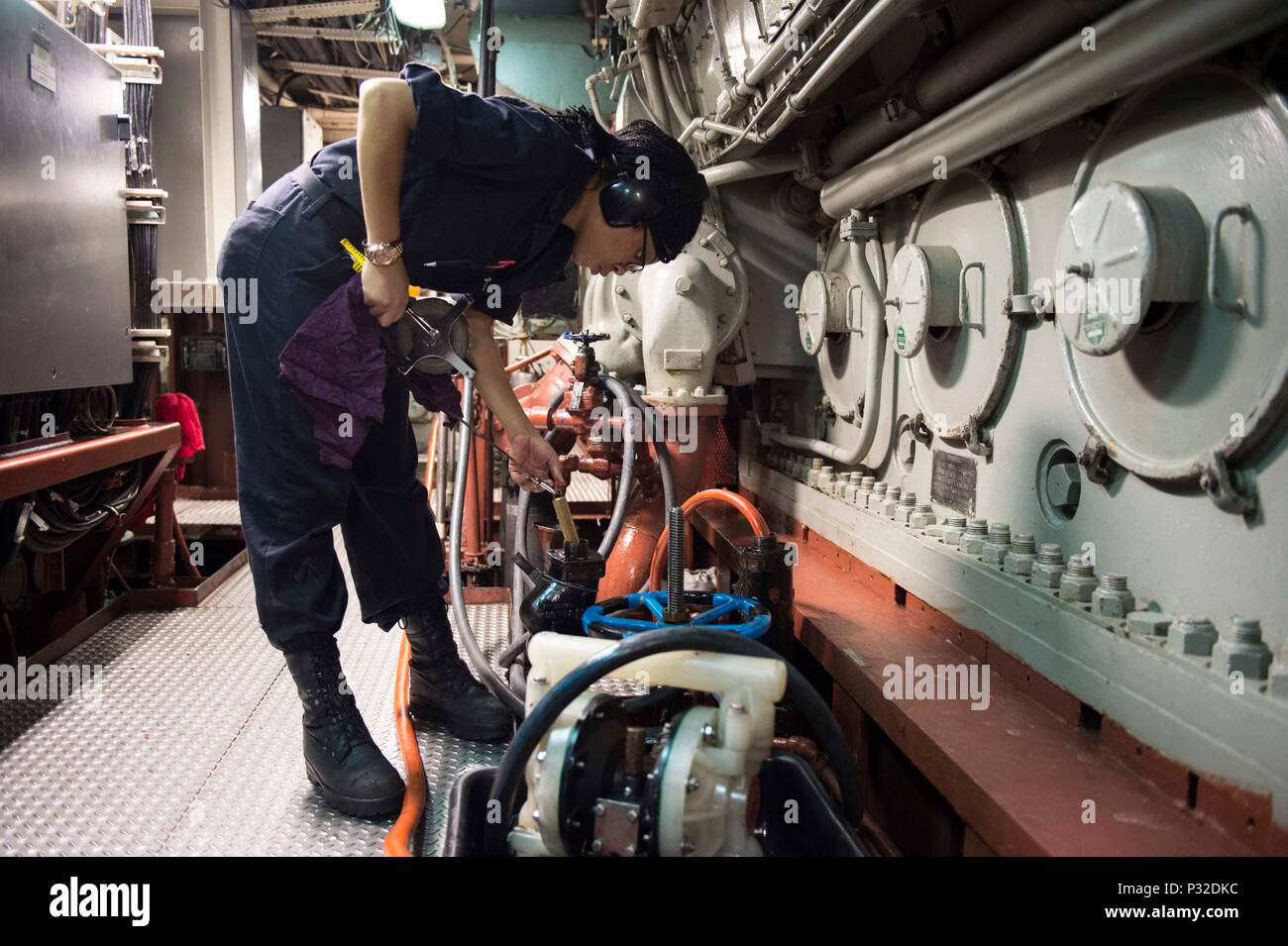 160822-N-VS214-008 WESTERN PACIFIC OCEAN (Aug. 22, 2016) Engineman ...