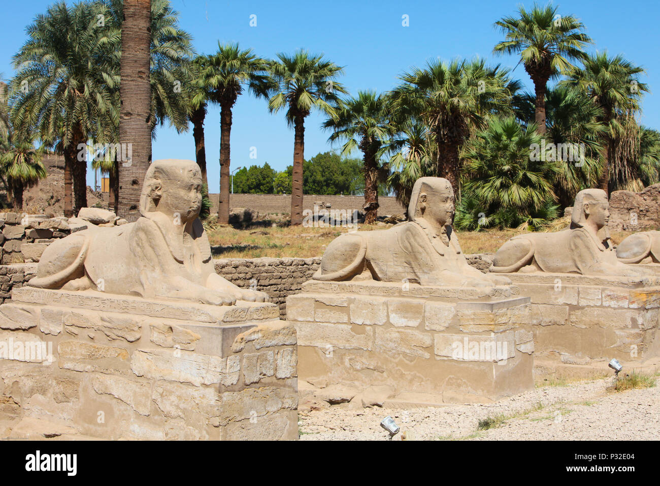 Arabic statues hi-res stock photography and images - Alamy