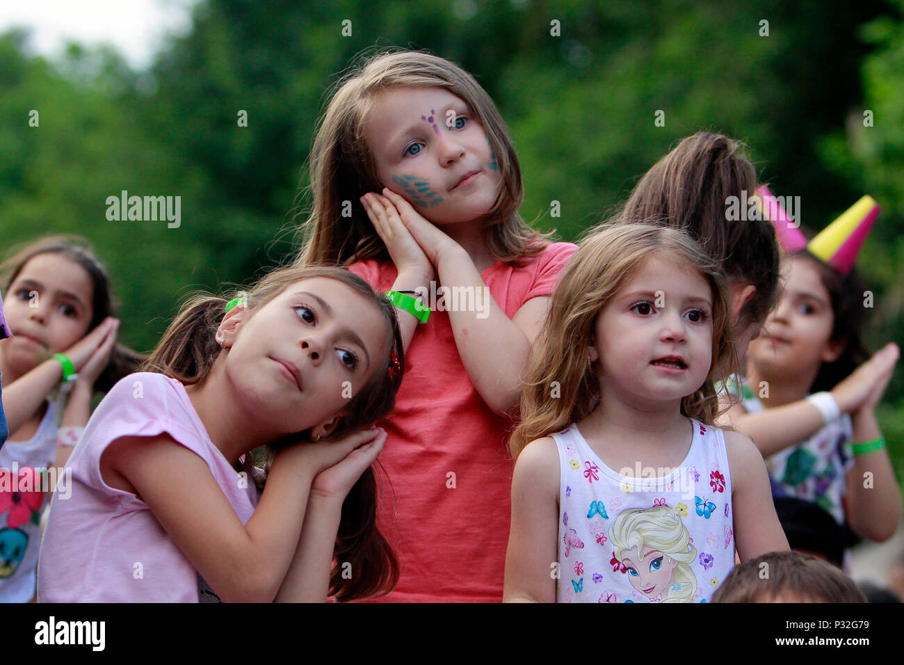 Hand clapping hi-res stock photography and images - Alamy