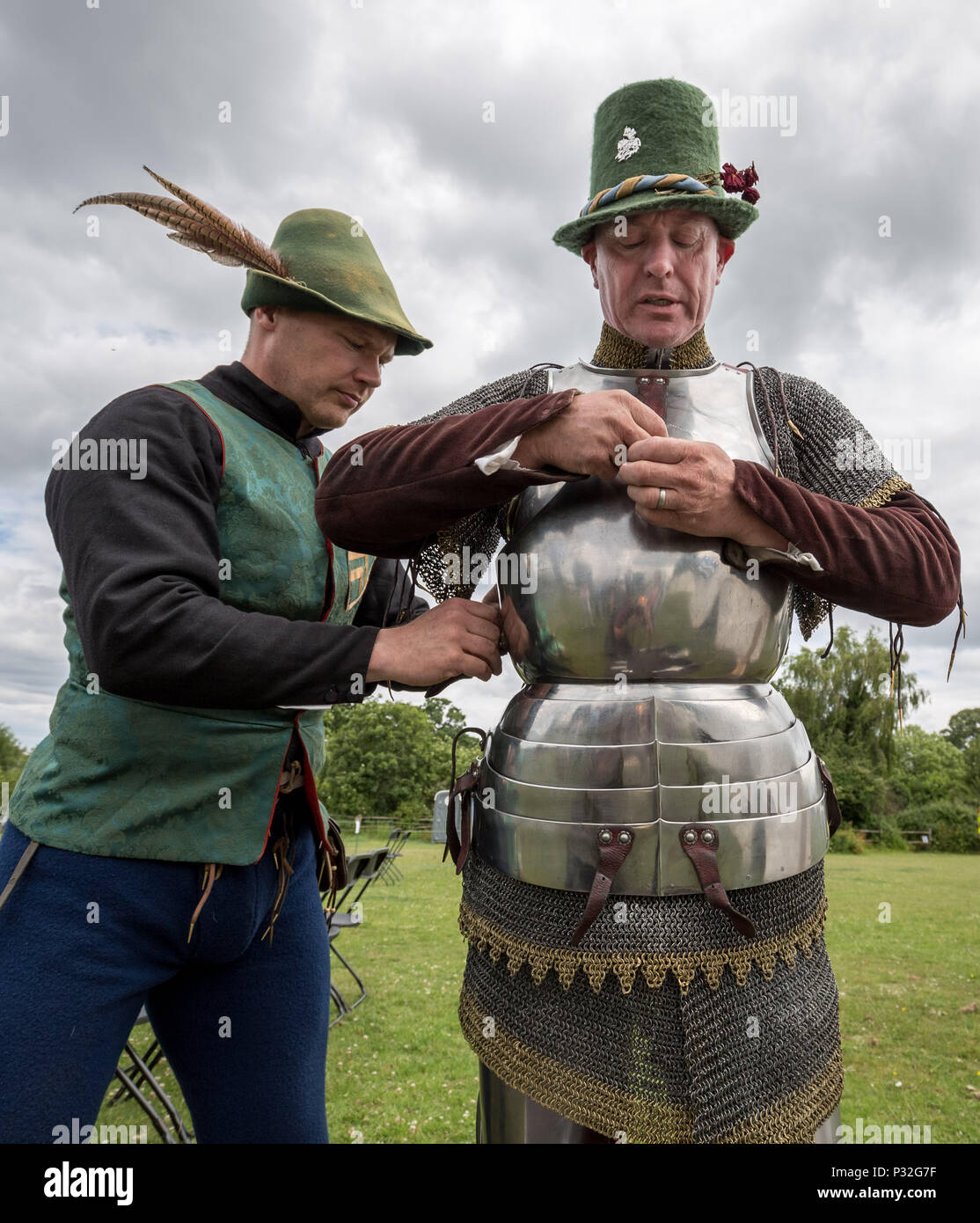 Suit armour 16th hi-res stock photography and images - Alamy