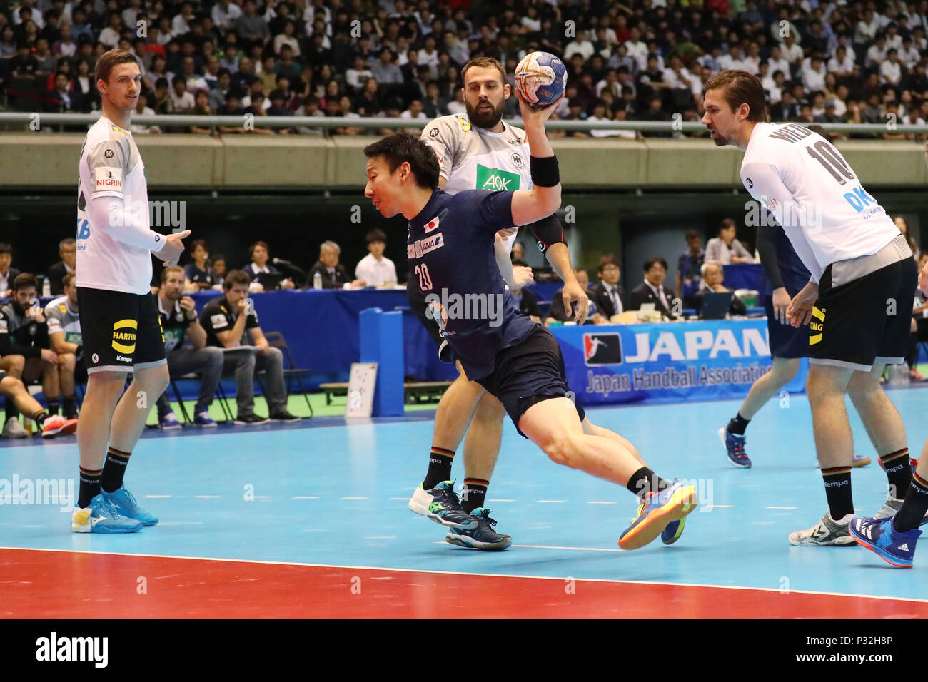 Tokyo Metropolitan Gymnasium, Tokyo, Japan. 16th June, 2018. Jin ...