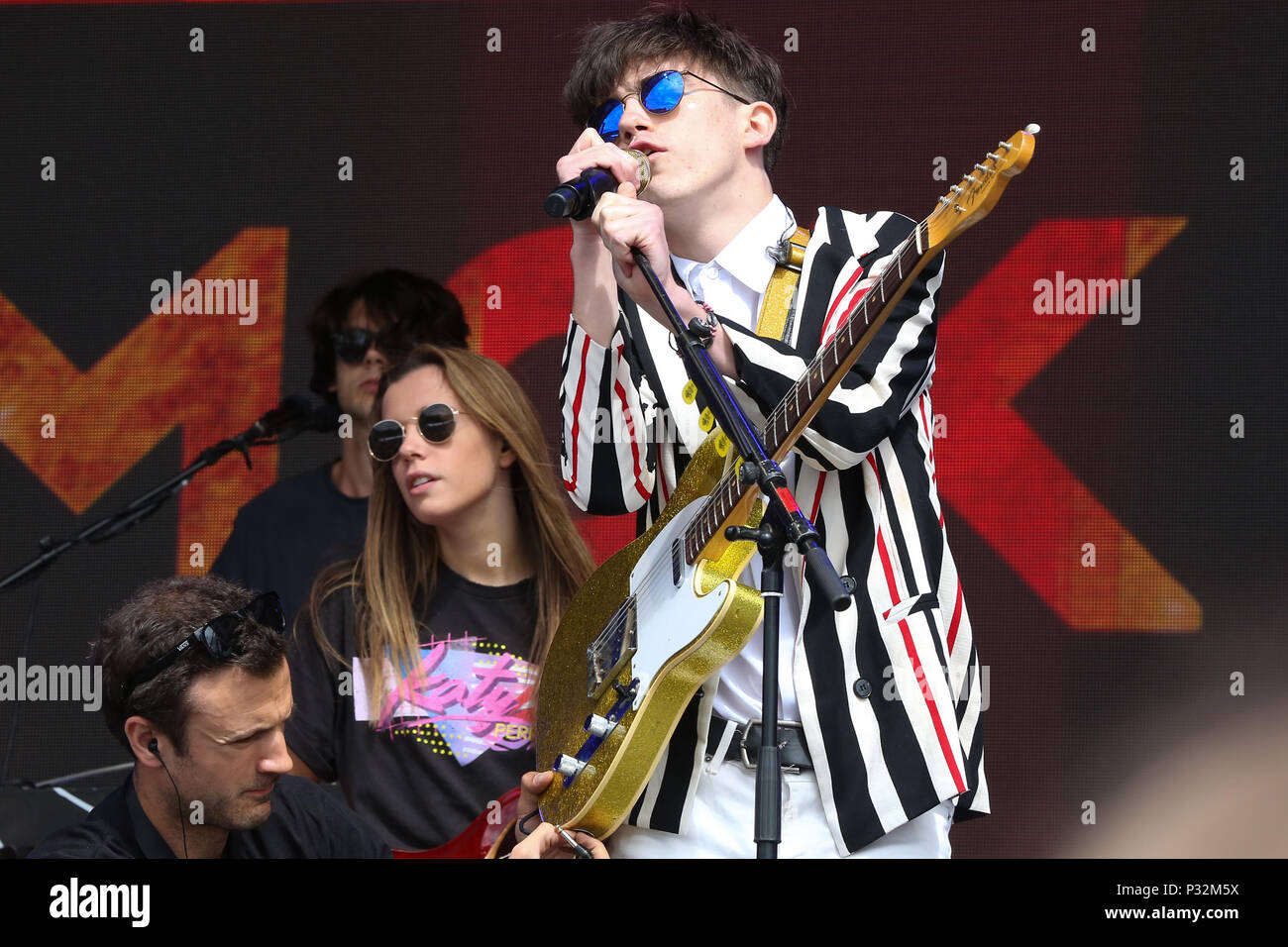 Declan mckenna hi-res stock photography and images - Alamy