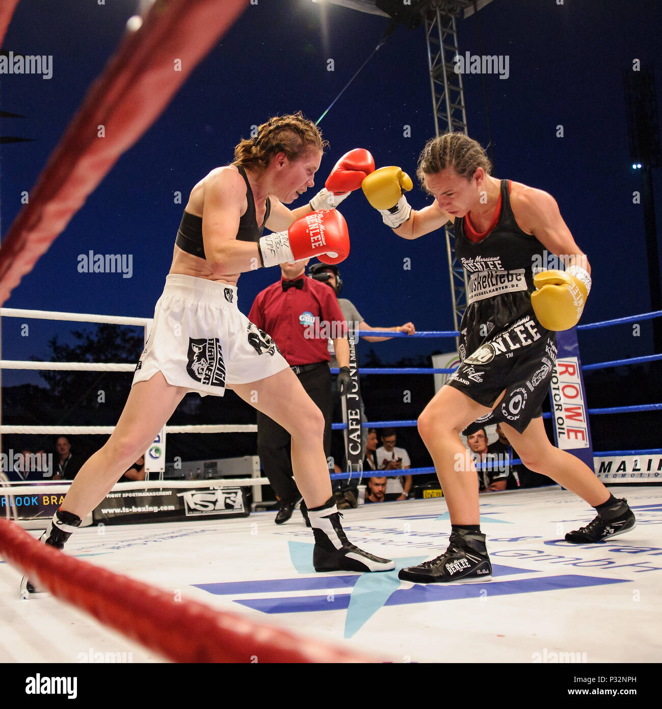 Karlsruhe, Deutschland. 16th June, 2018. Sarah Bormann (black pants ...