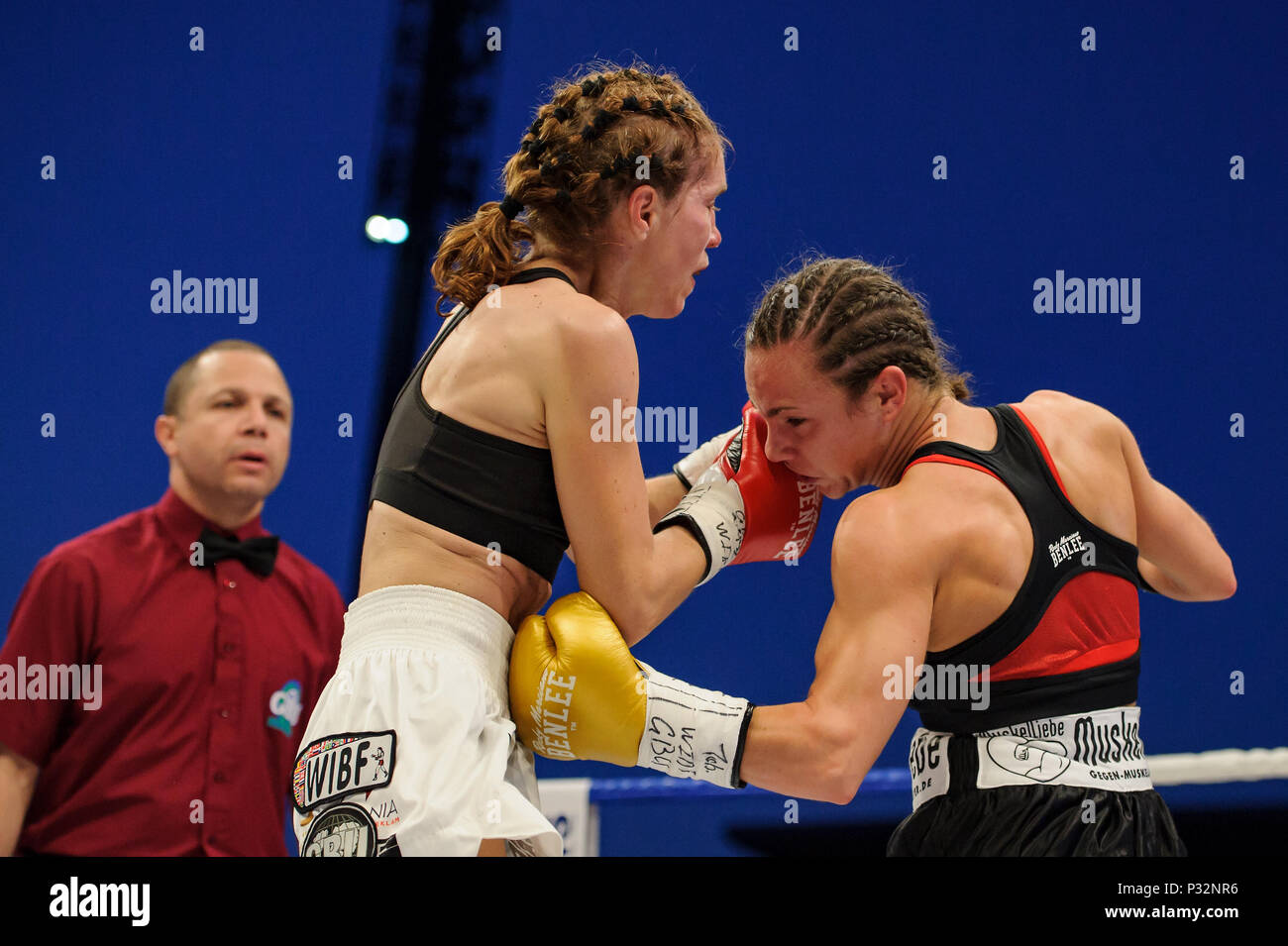 Karlsruhe, Deutschland. 16th June, 2018. Sarah Bormann (black pants ...