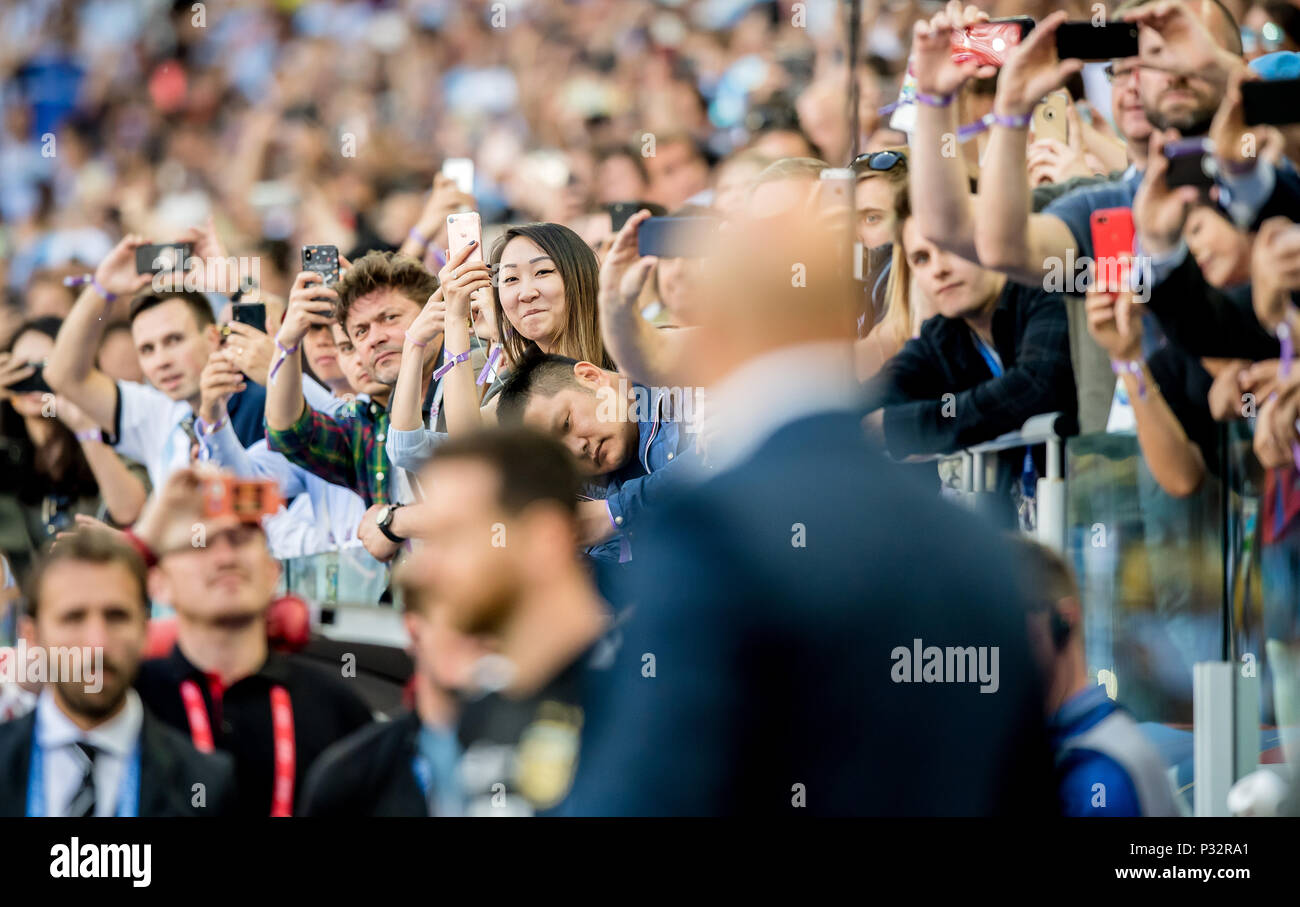 Football fans phones hi-res stock photography and images - Alamy