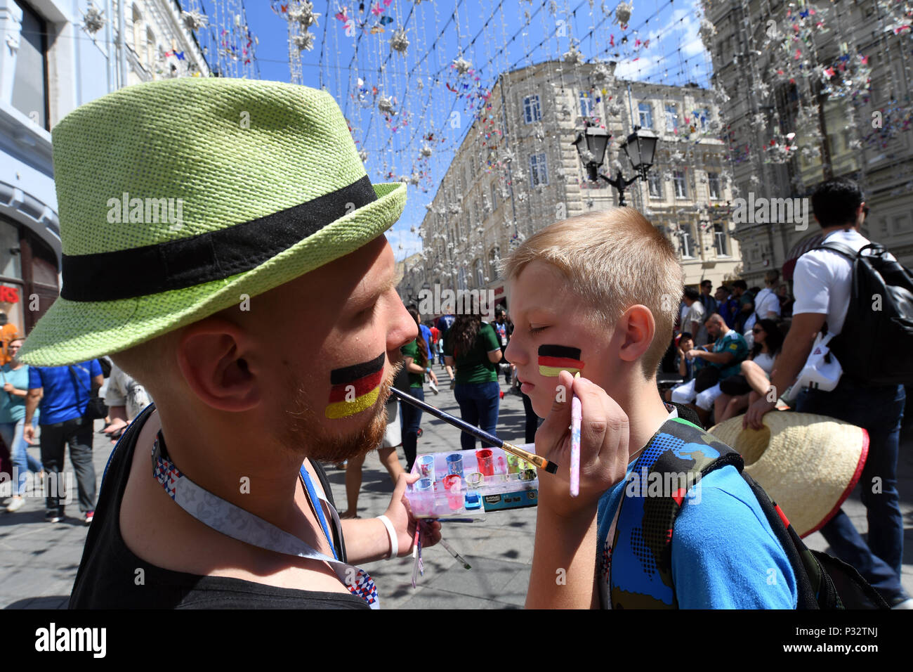 17 June 2018, Russia, Moscow: 10 year old Sascha gets a German flag on ...