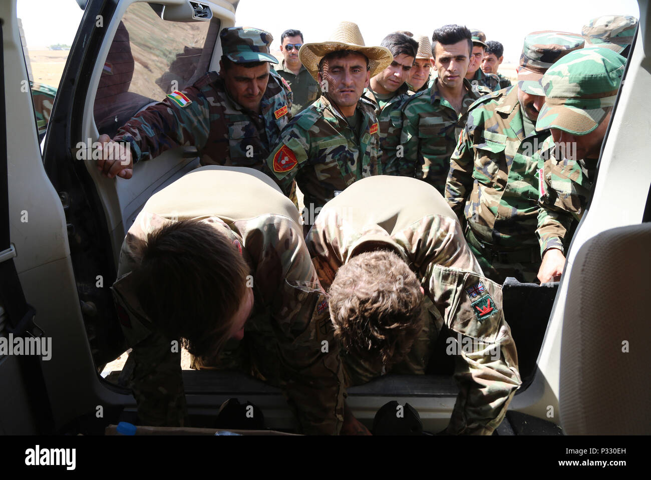 British soldiers training peshmerga hi-res stock photography and images ...