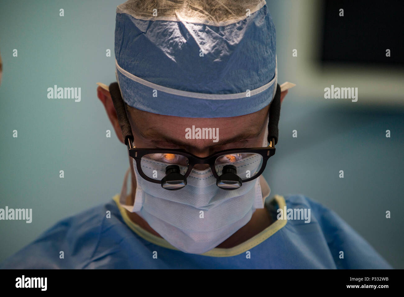 160823-N-CV785-052 PADANG, Indonesia (Aug. 23, 2016) U.S. Navy Capt ...