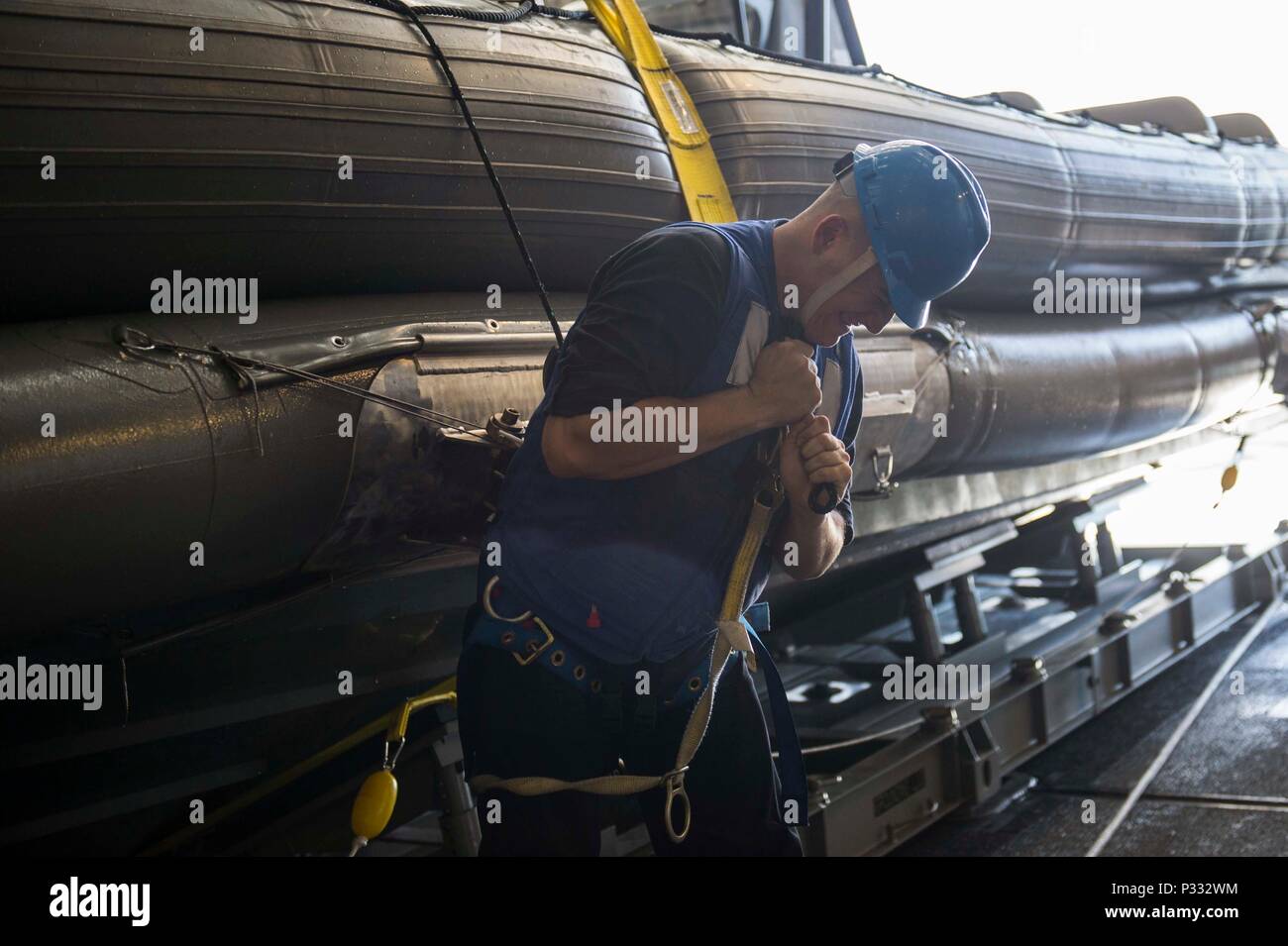 Twin boom extendible crane hi-res stock photography and images - Alamy