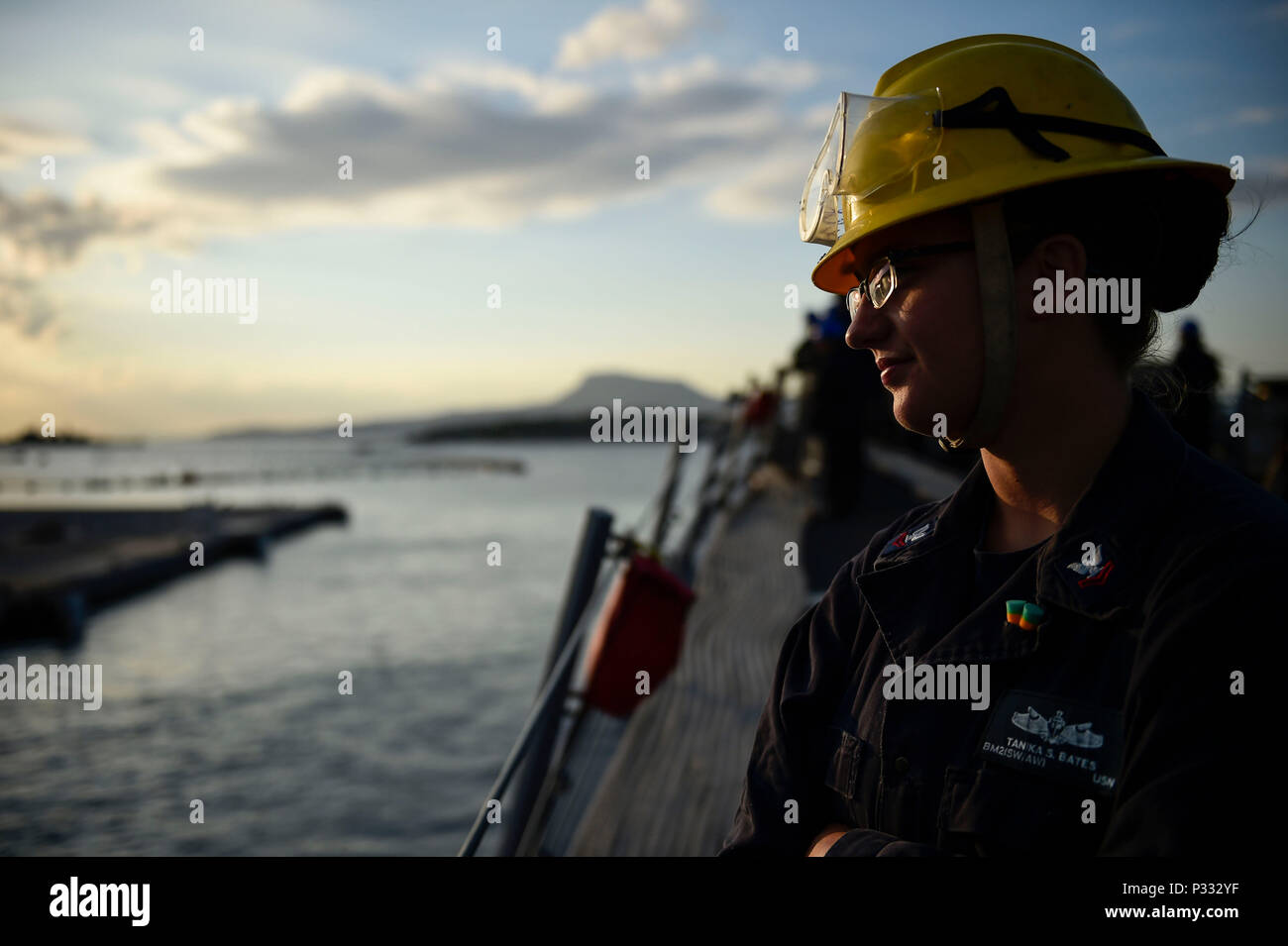 160828-N-FP878-065 SOUDA BAY, Greece (Aug. 28, 2016) Boatswain’s Mate ...