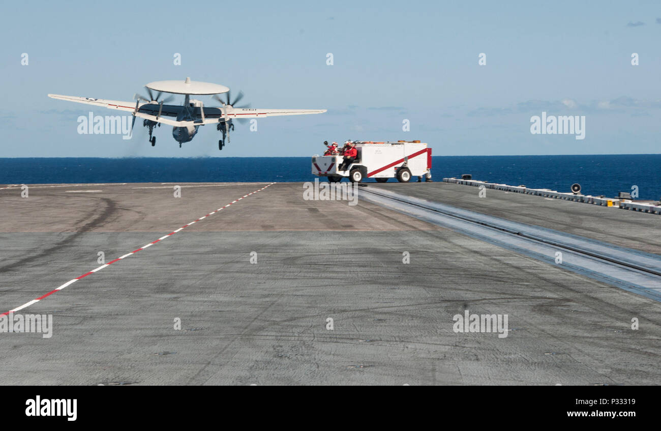 160825-N-XI307-495 ATLANTIC OCEAN (Aug. 25, 2016) An E-2C Hawkeye ...