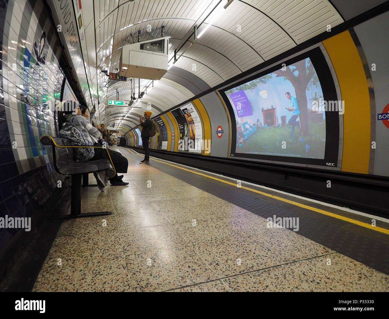 LONDON, UK - CIRCA JUNE 2018: London Underground Tube station platform ...