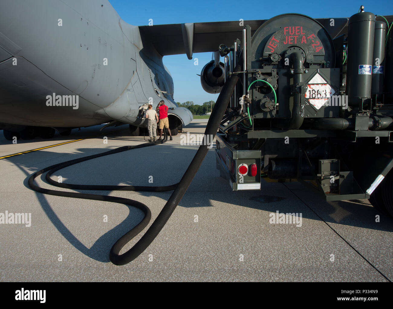 445th aircraft maintenace squadron hi-res stock photography and images ...