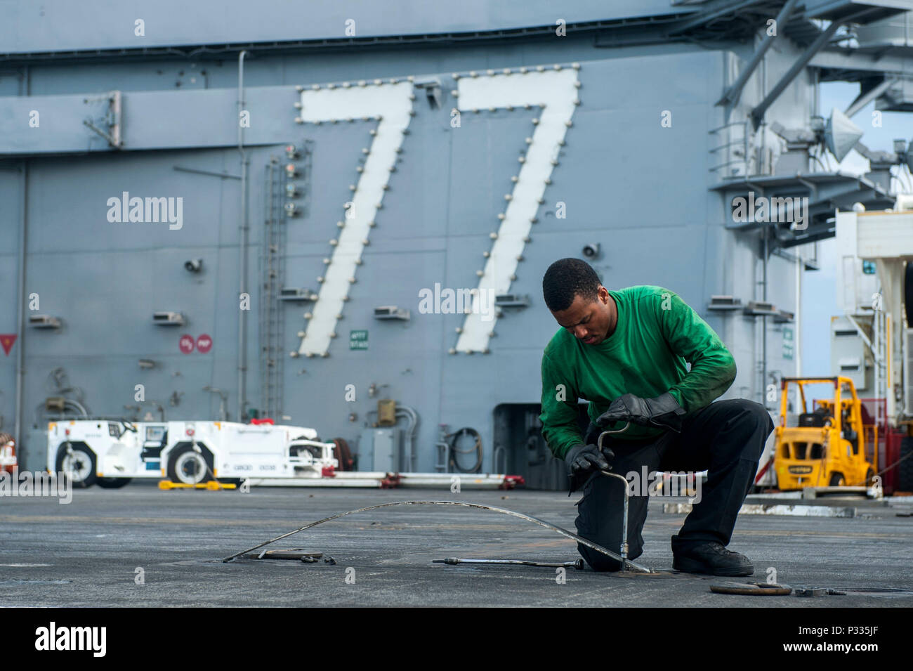 160831-N-YL257-144 ATLANTIC OCEAN (Aug. 31, 2016) Aviation Boatswain’s ...