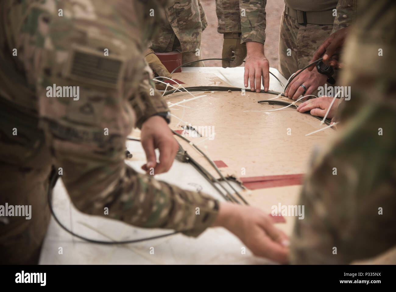 U.S. Army Soldiers from Bravo Company, 3rd Battalion, 15th Infantry ...