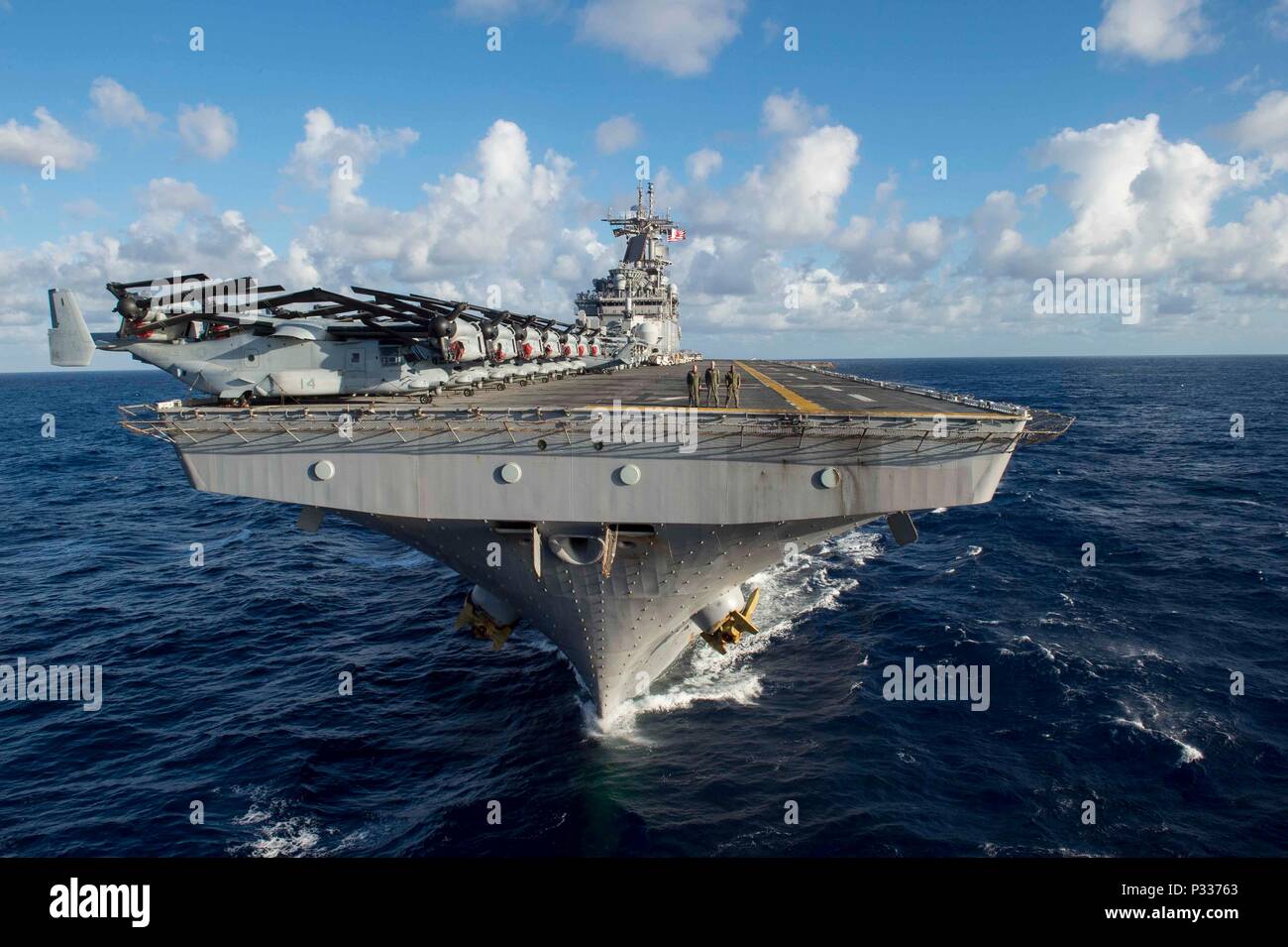 160827-N-UG095-249 PACIFIC OCEAN (Aug. 27, 2016) Capt. Mike Ruth ...