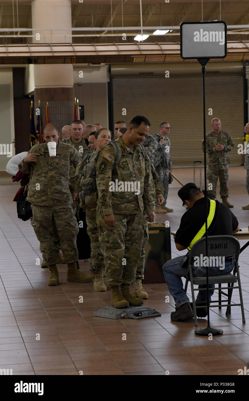 U.S. Soldiers assigned to the 38th Infantry Division, Indiana Army ...