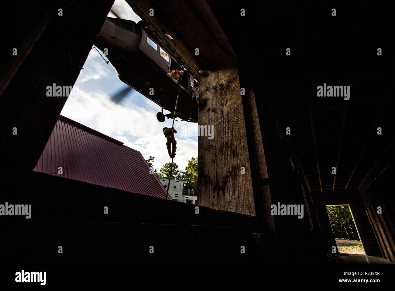 A UH-60 Blackhawk, Army National Guard Helicopter Task Force assigned ...