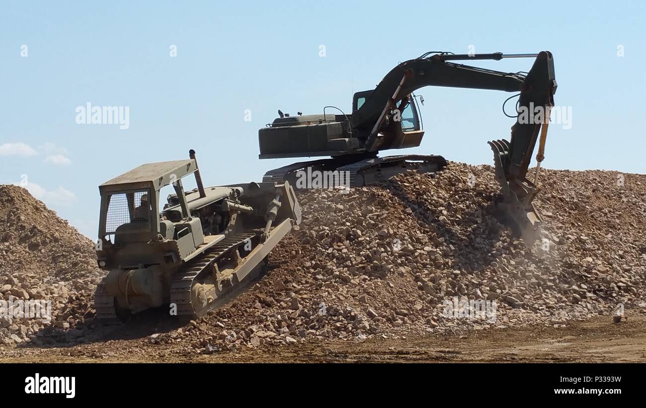 Gravel berms hi-res stock photography and images - Alamy