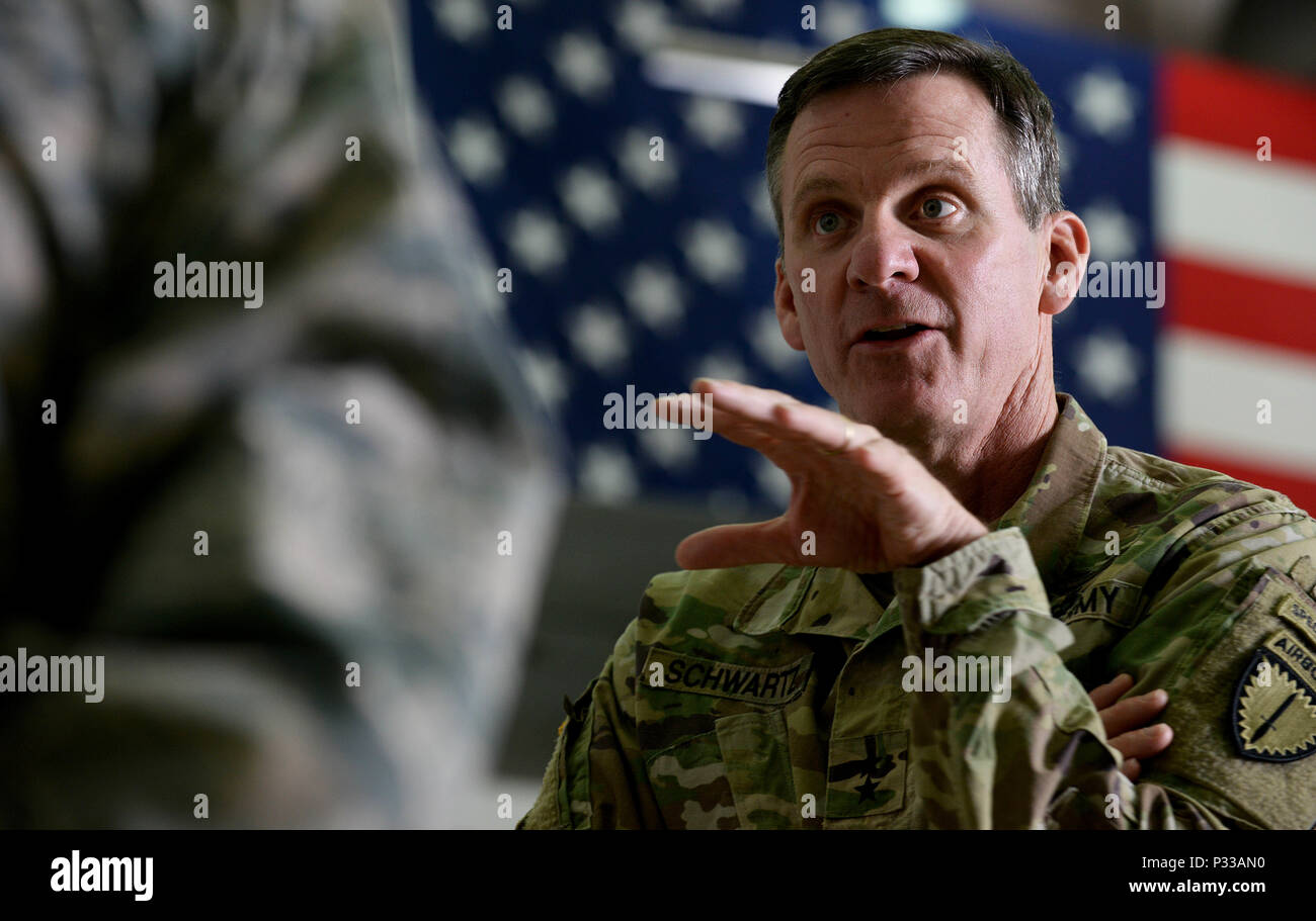 SOCEUR Commander, Command Master Chief visits 352nd SOW U.S. Army Maj ...