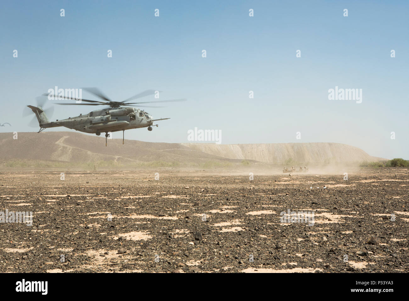 A CH-53E Super Stallion with Marine Heavy Helicopter Squadron (HMH) 462 ...