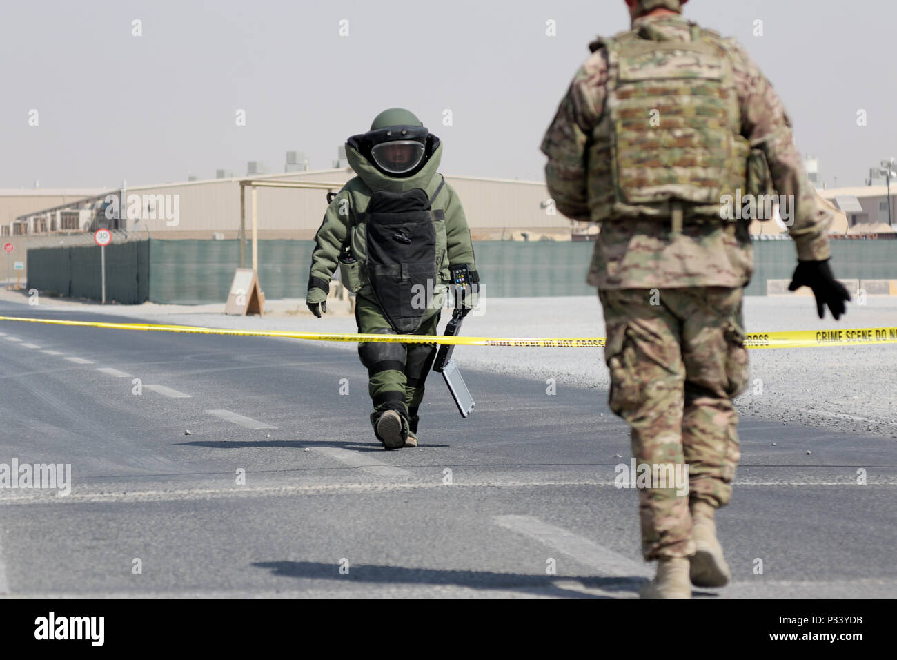 Kuwaiti army explosive ordnance disposal hi-res stock photography and ...