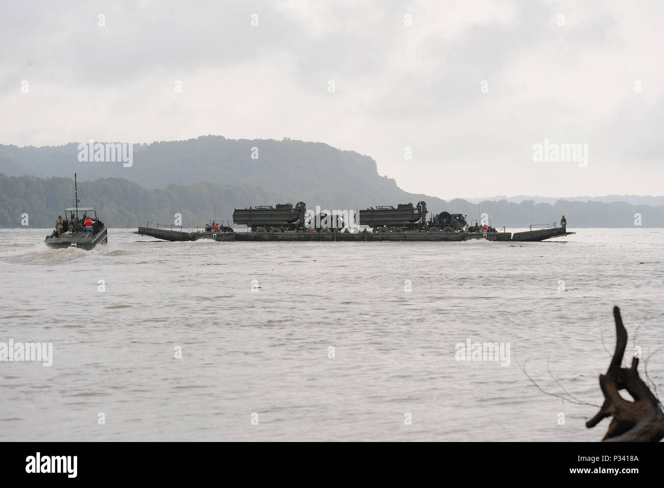 Fort Knox Engineer bridge crewmembers from Fort Knox's 502nd Multi-Role ...