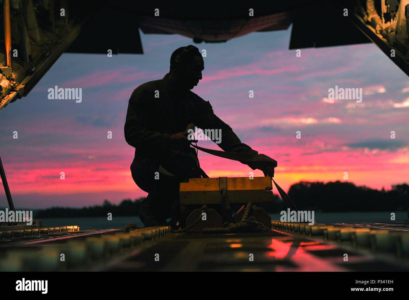 Combat offload method b hi-res stock photography and images - Alamy