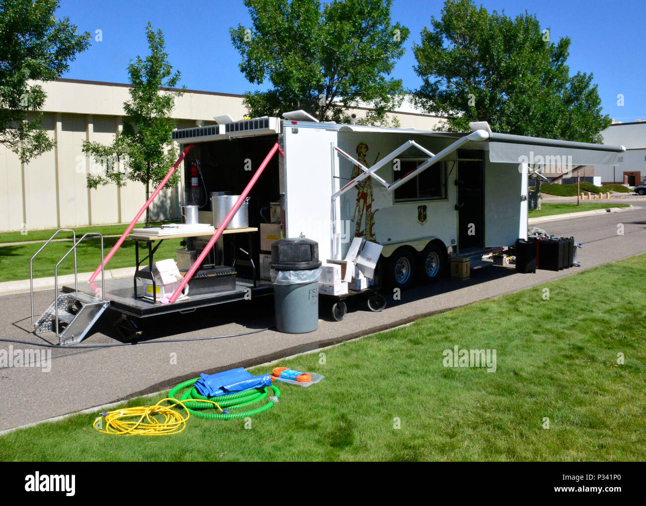 Disaster relief mobile kitchen trailer hi-res stock photography and ...