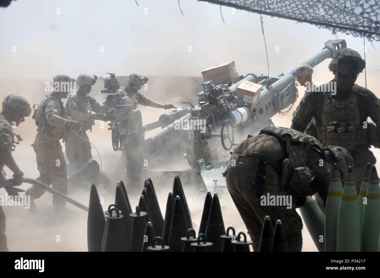 Artillery isf hi-res stock photography and images - Alamy