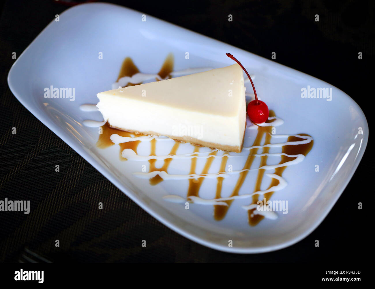 Photo of a delicious cheesecake in a cafe Stock Photo - Alamy