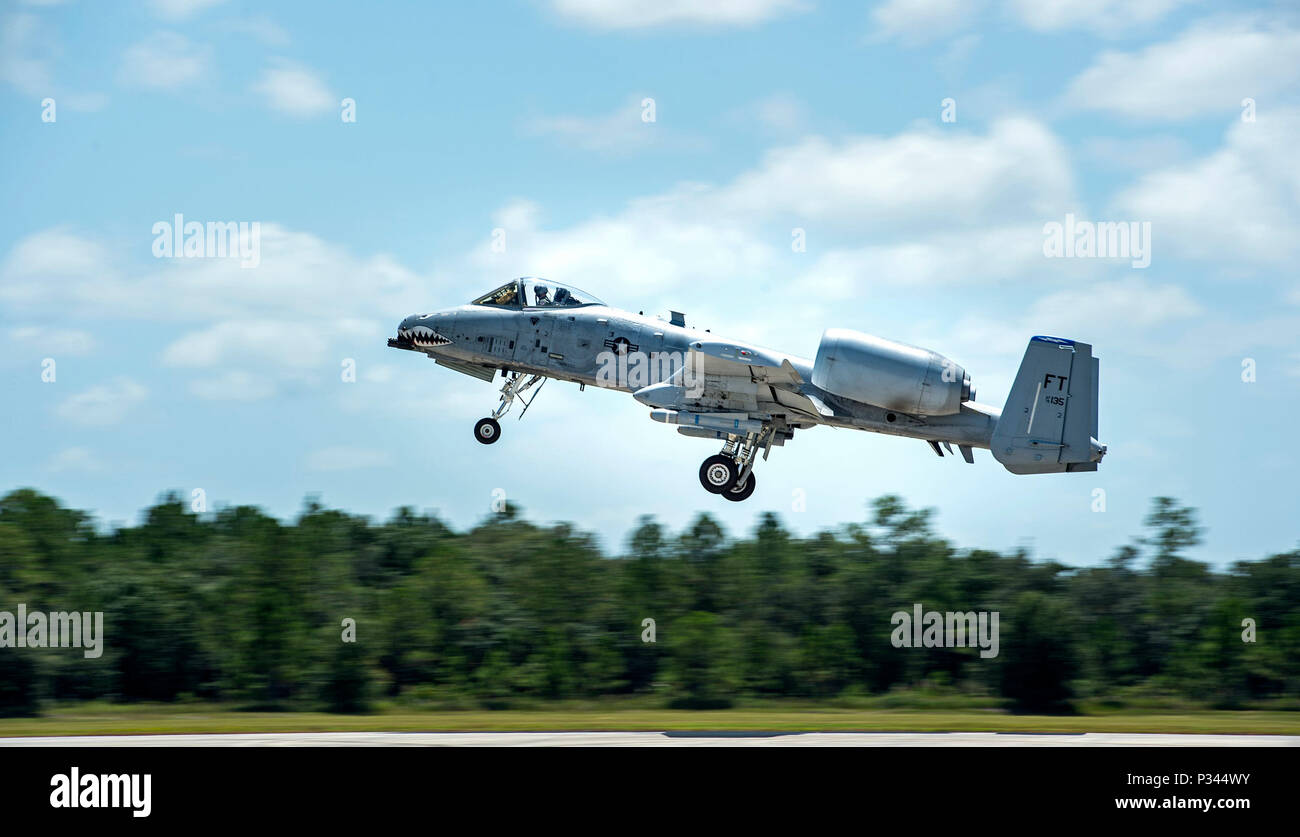 An A-10C Thunderbolt II takes off, Aug. 19, 2016, at Avon Park Air ...