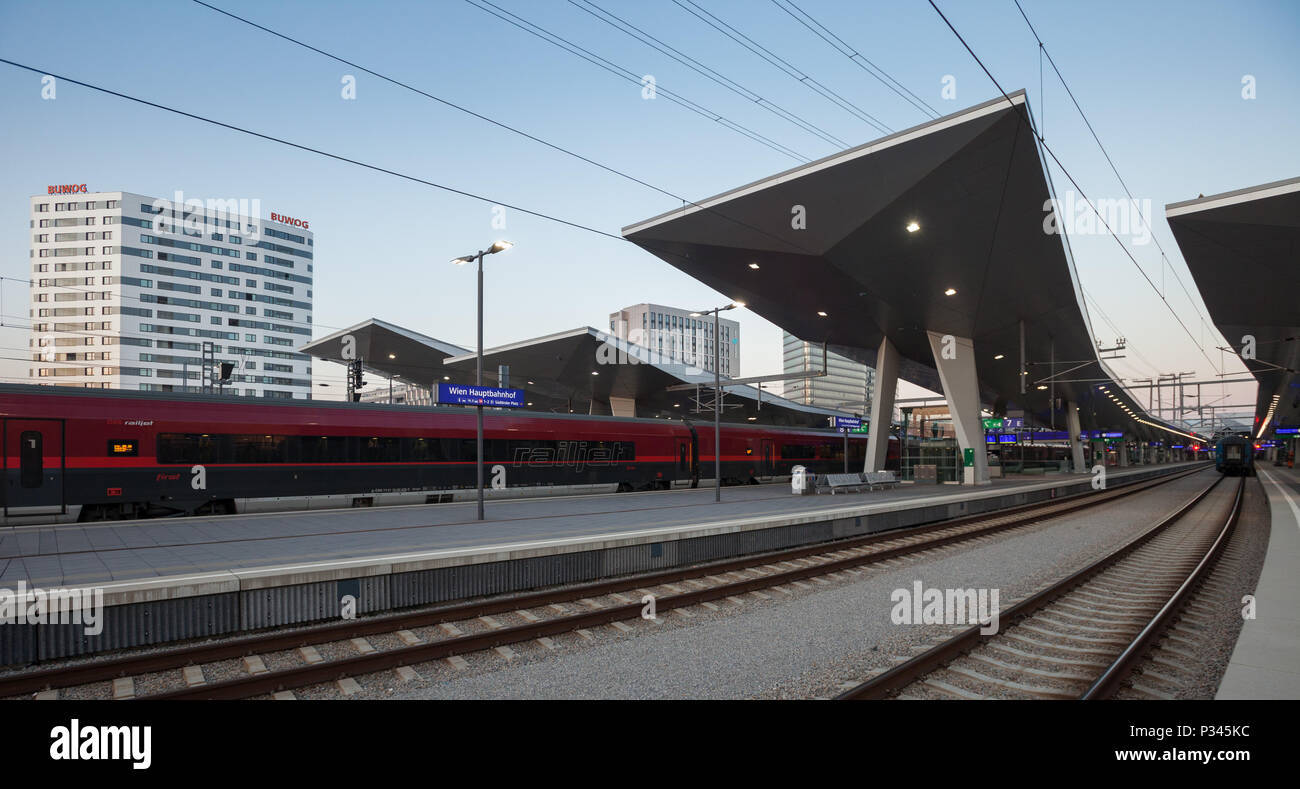 Platforms of Vienna Central Station (Hauptbahnhof), Austria Stock Photo ...