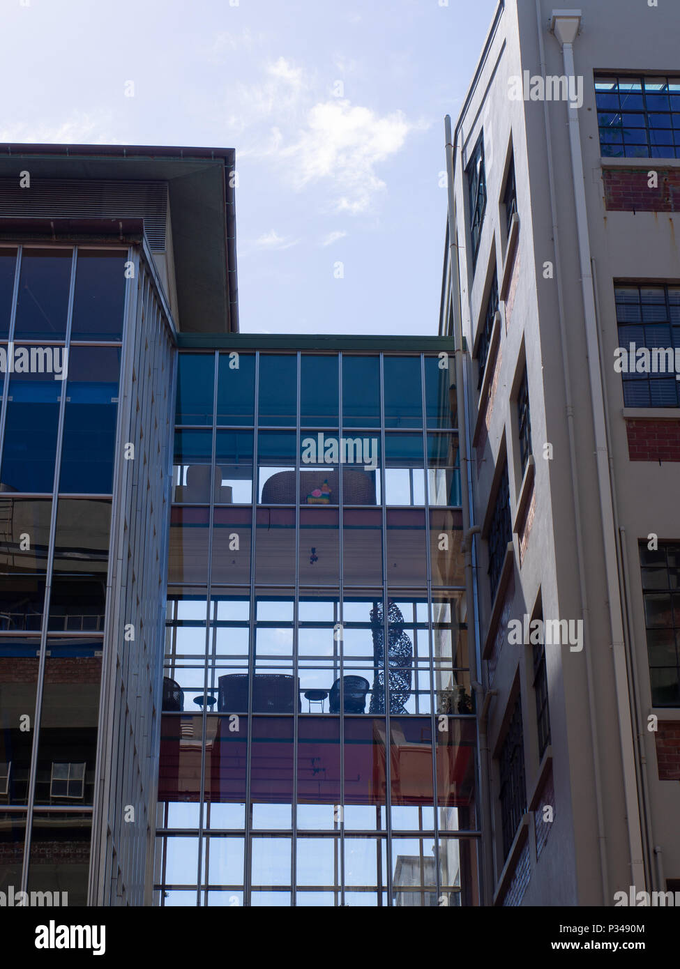 Walkway between buildings hi-res stock photography and images - Alamy