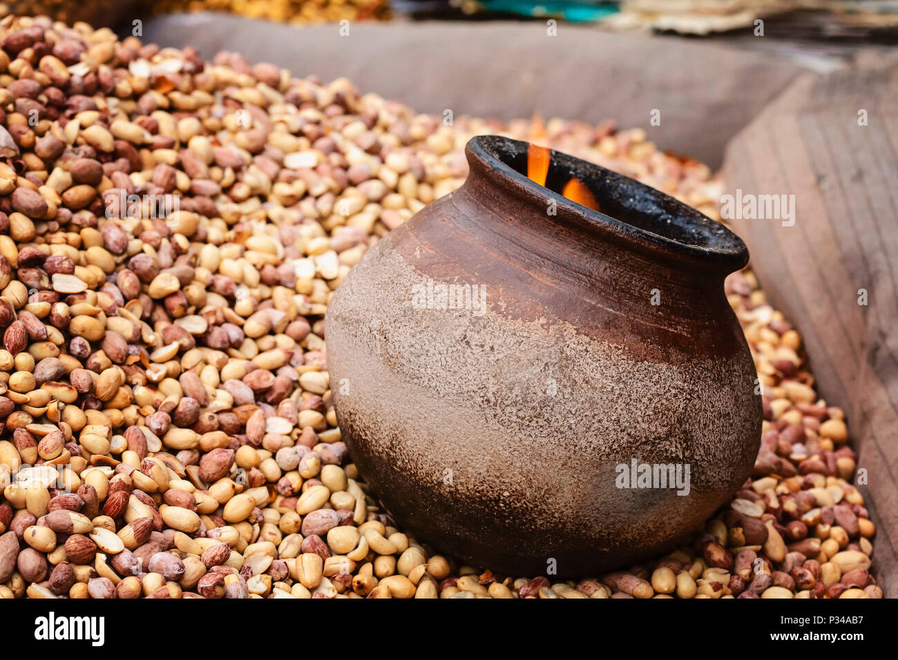 Roasted peanuts at Indian street market Stock Photo - Alamy