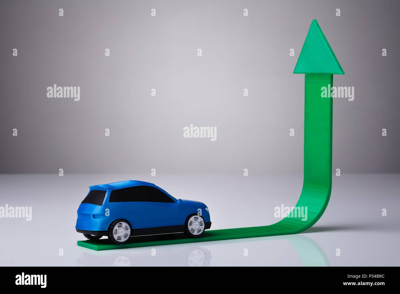 Upward arrow hi-res stock photography and images - Alamy