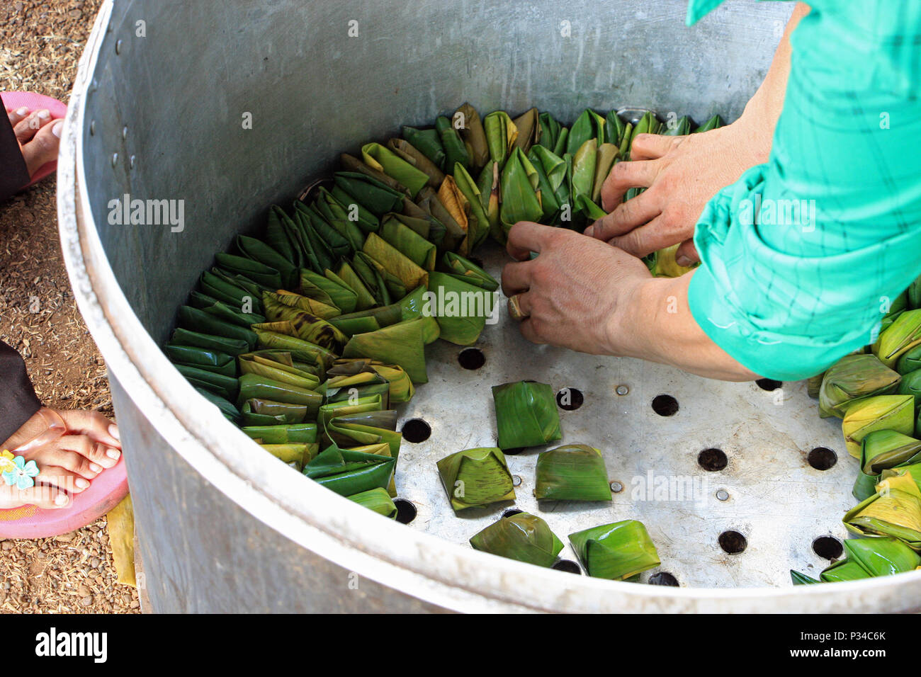 Banana leaf packing food in hi-res stock photography and images - Alamy