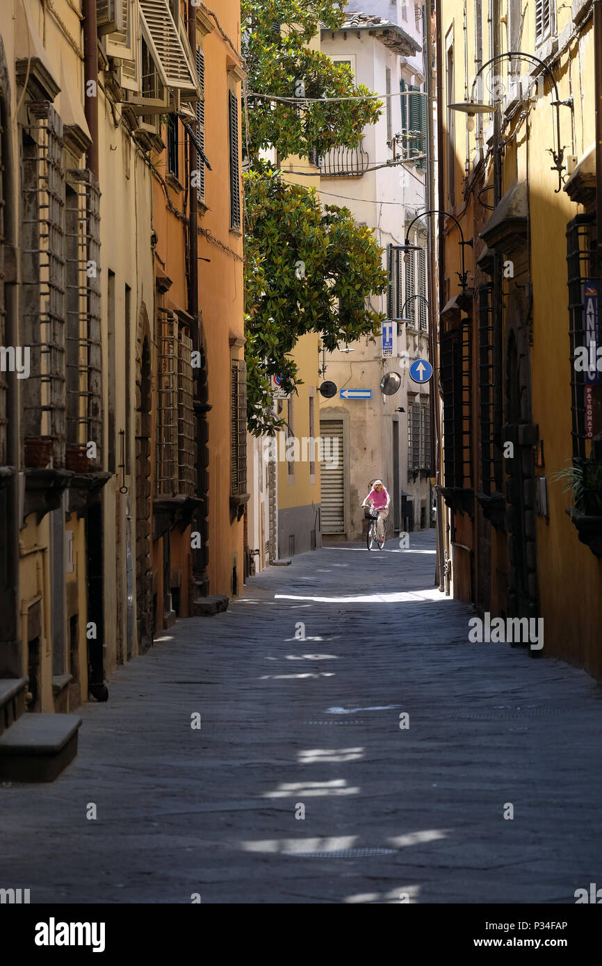 Lucca city centre hi-res stock photography and images - Alamy