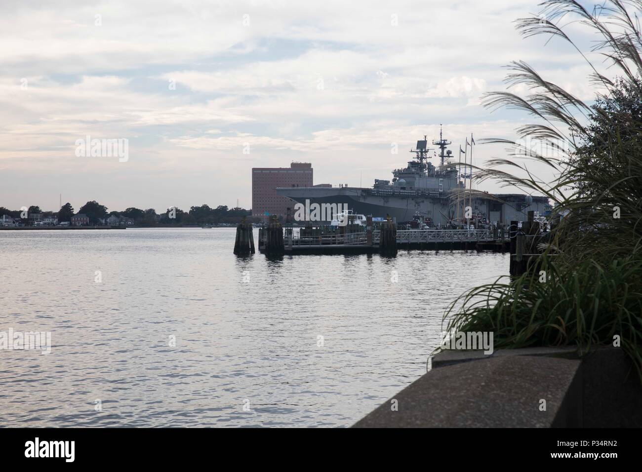 171106-N-EB034-0002 NORFOLK, Va.(November 6, 2017) The amphibious ...