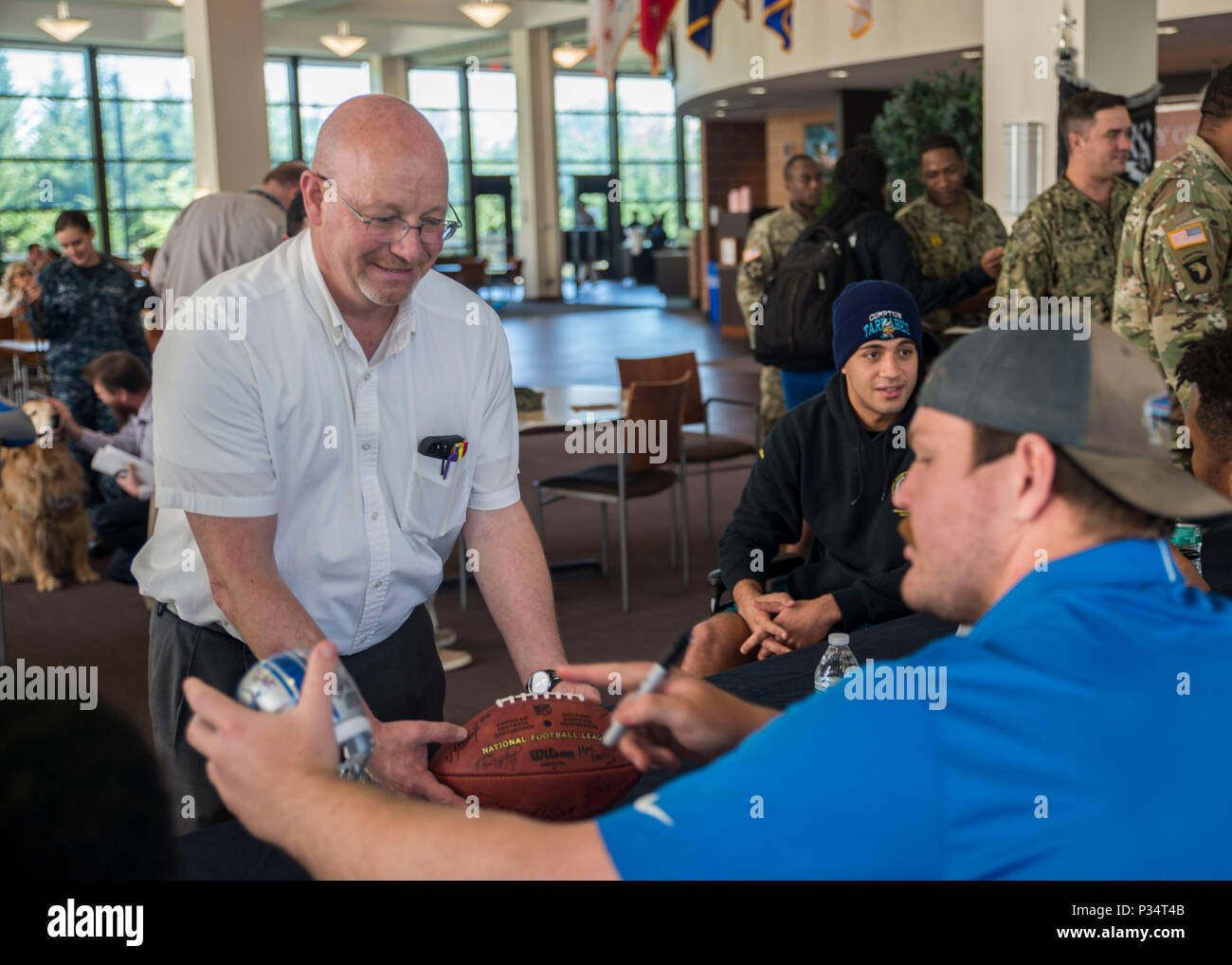 The Detroit Lions stopped by the MWR Warrior Cafe at Bldg. 62 on Naval ...
